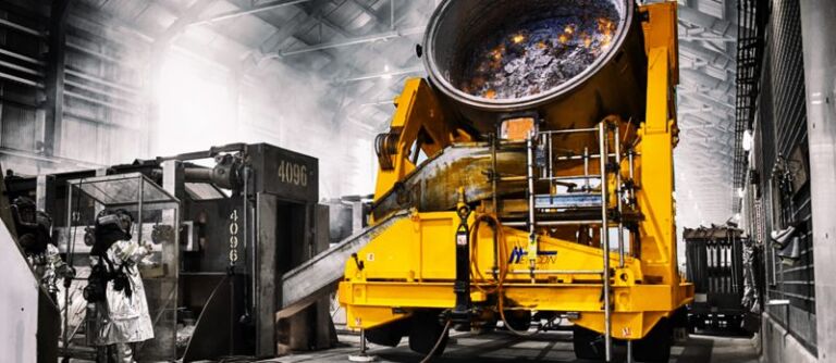 Ladle transport and tilting vehicle - Hencon